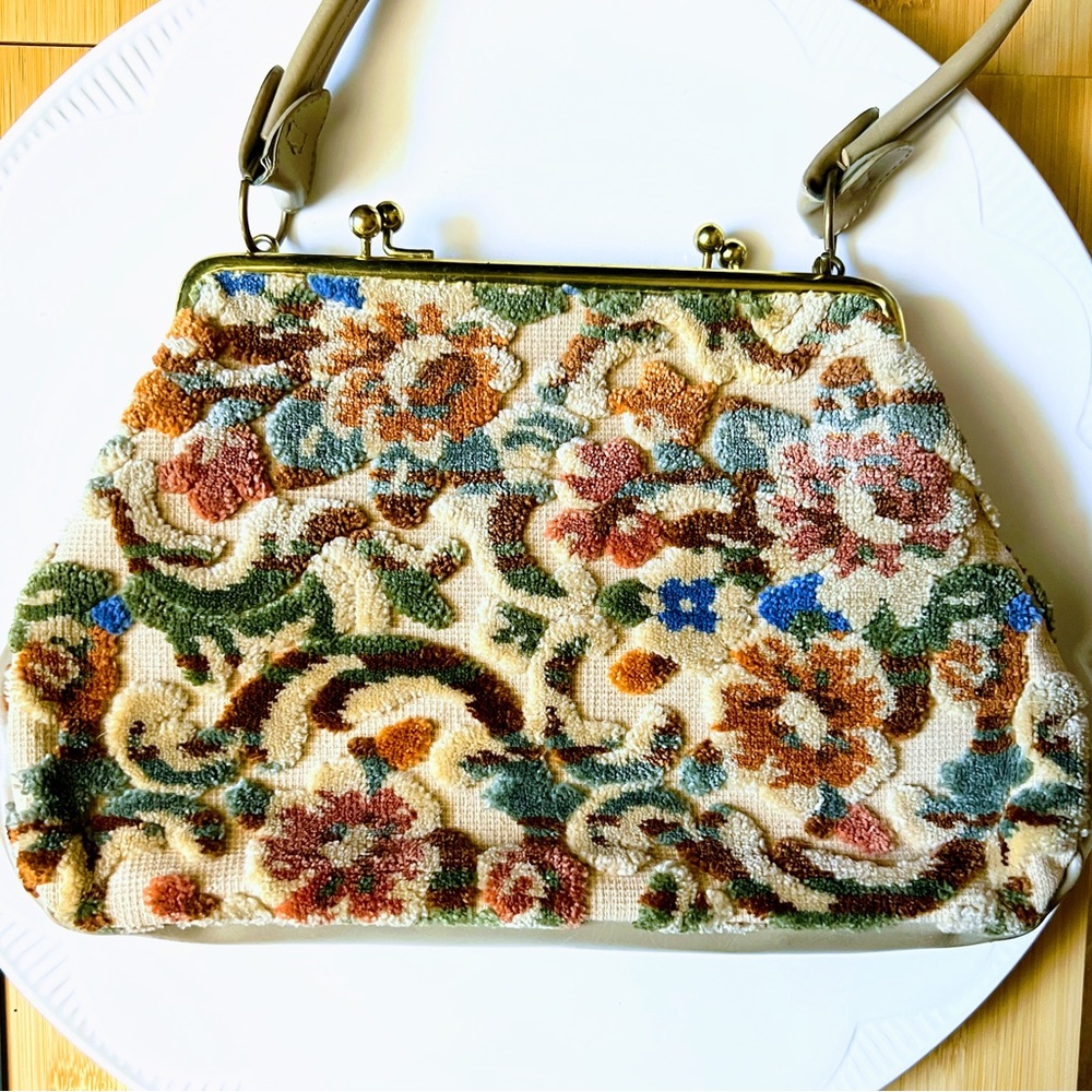 Rare Vtg 1960s Tan Vinyl Floral Needlepoint Carpet Ta… - Gem